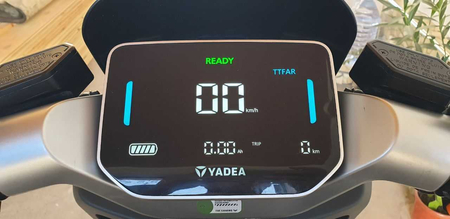 Всесезонный скутер от yadea 2000wat. Cruise control.
