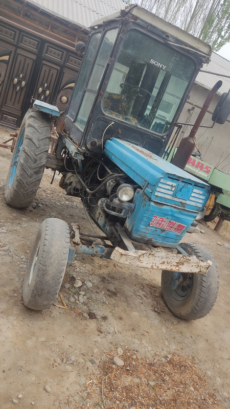 Traktor T28 sotiladi