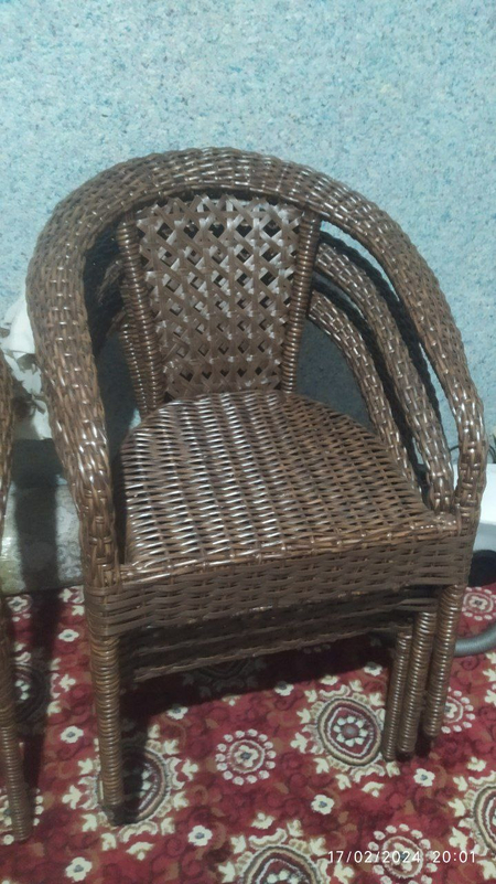 Ratan stullar bor kerak bolsa sifatli