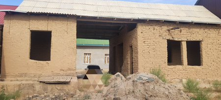 Qurilishi tugallanmagan hovli
