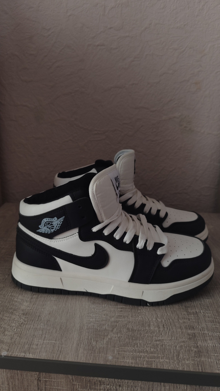 Nike jordan black and white