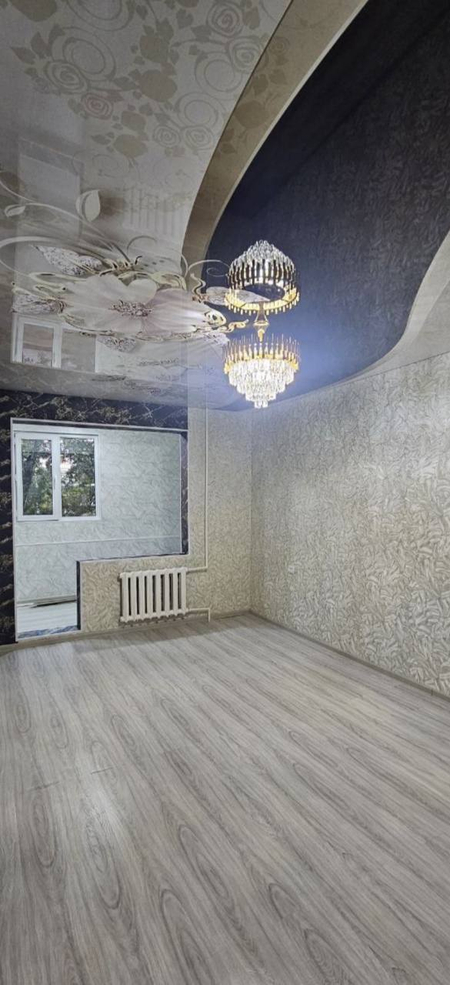 .Продам 1х2комнатную евроремонт 2этаж 38м2 балкон 1.5х6метр 20кварталЧ