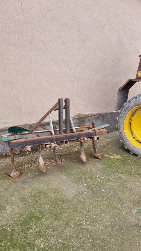 Traktor .T.25 sotiladi holati a'lo  ishga tayyor  aybi yuq  balonlari