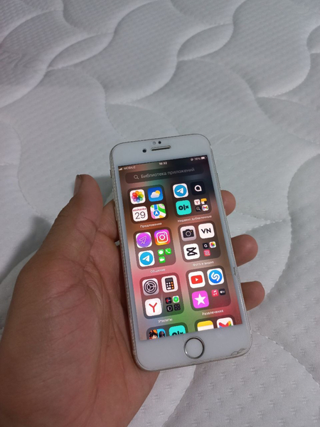 iPhone 7 gold 128 gb sroshni sotiladi