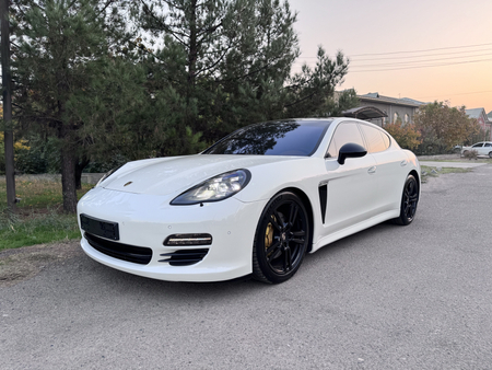 Porsche Panamera 4S
