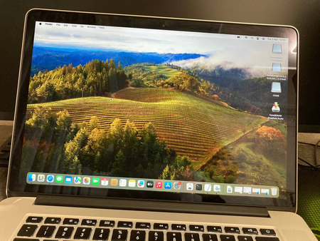 Macbook Pro 15 core i7- 4.0Ghz / 16GB RAM/ 1TB SSD/ 2GB AMD Graphics