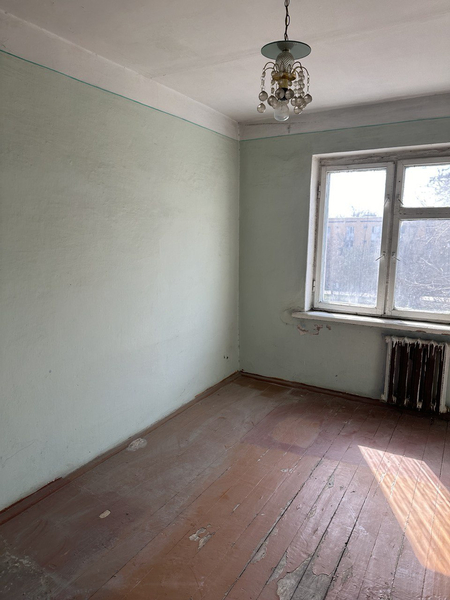 Продам 3х комнатную квартиру в центре 3 этаж кирпичный дом