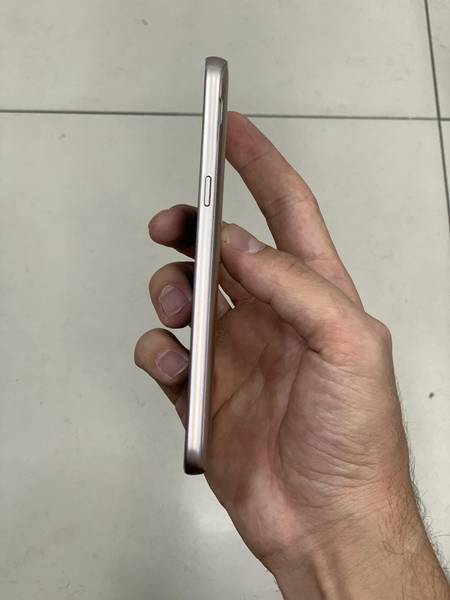 Телефон  Samsung J2