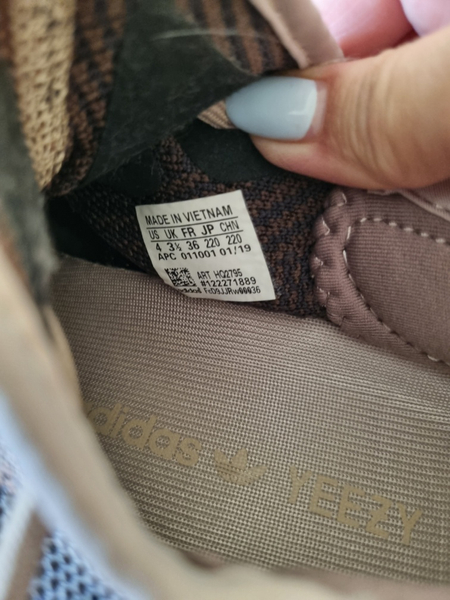 Новые кроссовки Adidas yeezy