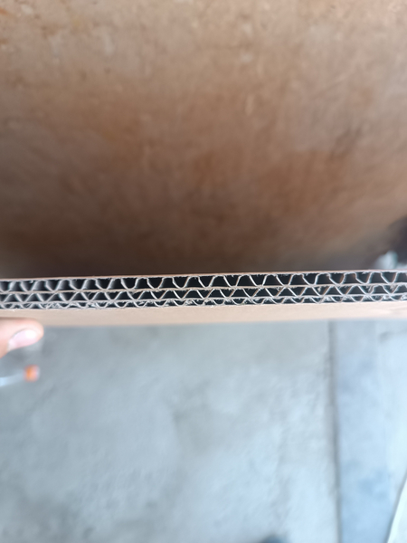 Kardon qogoz razmeri 1metrga 1.20 metr   7 sloy qalin lombozga patstav