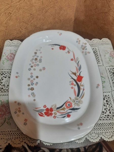 Красивое овальное блюдо (32×23см), ГДР
