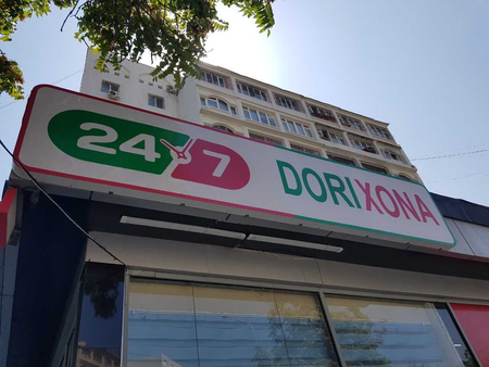 apteka uchun yangi  prilavka 10 dona,raklama 1 dona, jalyuzi 4 dona,