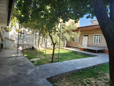 Tezda 35x18m Hovli sotiladi. Mansiz: Sam shahar Olimlar ko'chasi 35-uy