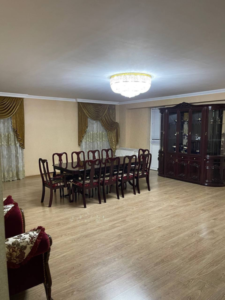Продается квартира 3/5/9 130м3 возле Туринского Института