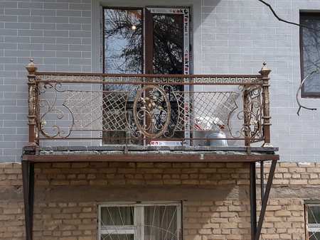 Перила, ограждения по индивидуальному заказу.