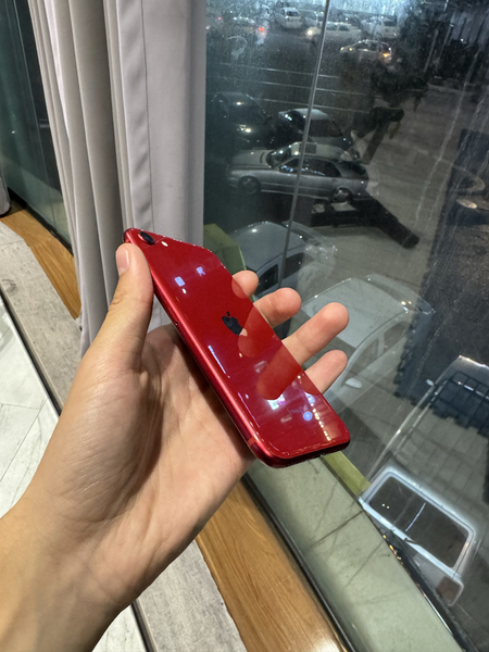 Iphone se3 red yengi 2 kunli tel