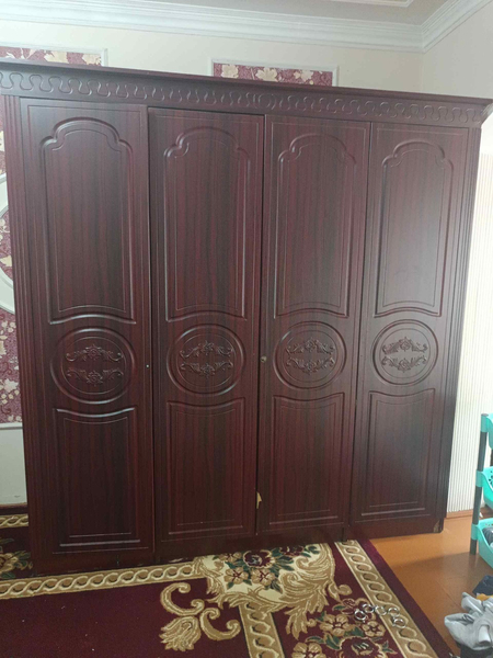 Продаю мебели шкаф, кресло, кухенный уголок