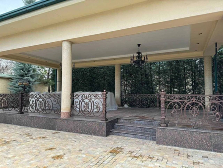 Продается Евро дом Ор-р: чайхана Салом 2000м2