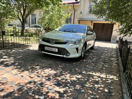 Toyota Camry Hybrid Full