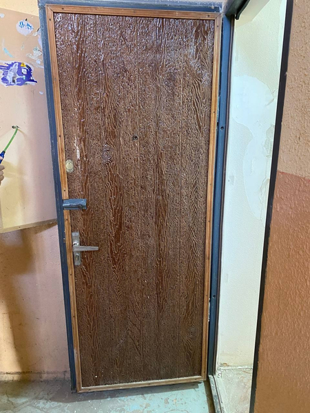 Продается железная дверь