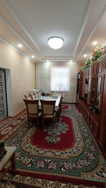 Shahar markazida 2-etajda, remont qilingan 3 xonali kvartira sotiladi