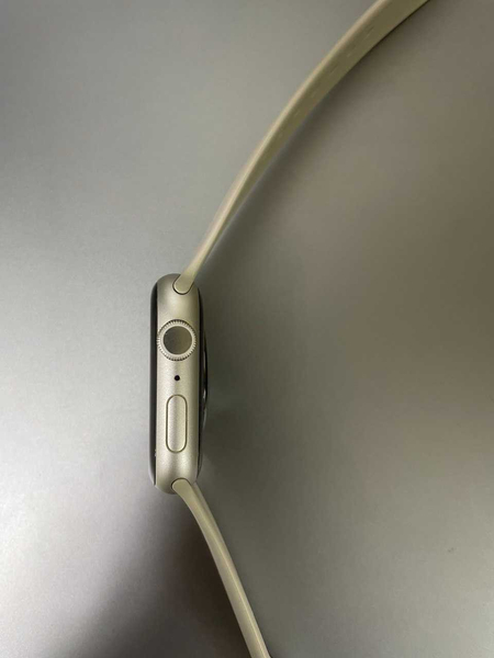 Продаются Apple Watch Series 7 (45 мм) в цвете Starlight