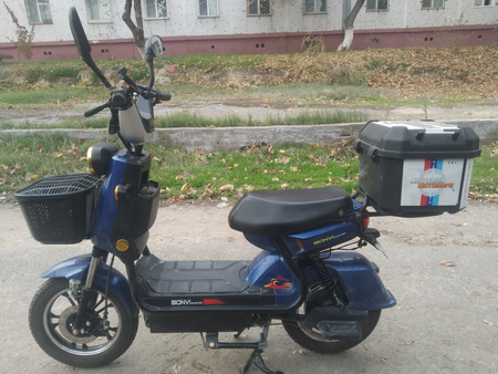 Elektra skutr sotiladi.