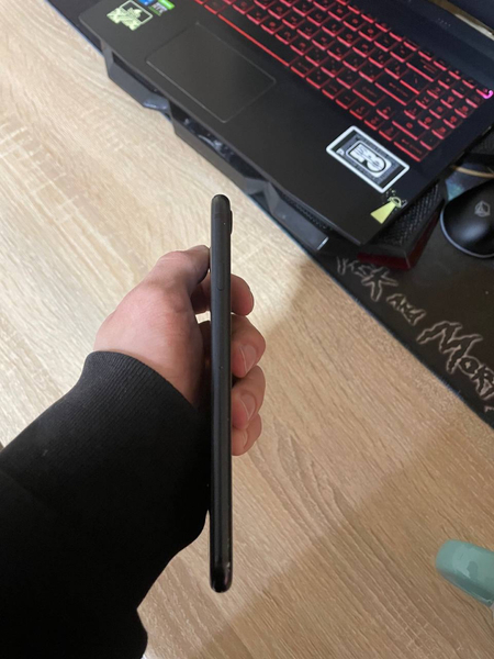 Продаю свой iphone se 2020