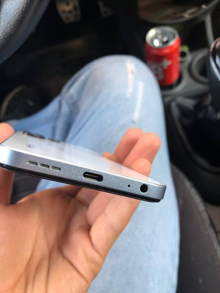 Infinix holati yaxshi akuratni tutilgan yangi tel