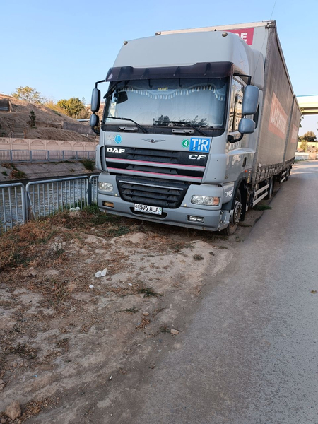 DAF CF паравоз + прицеп cотилади