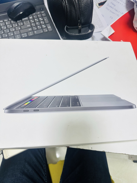 Mackbook Pro. Core I5