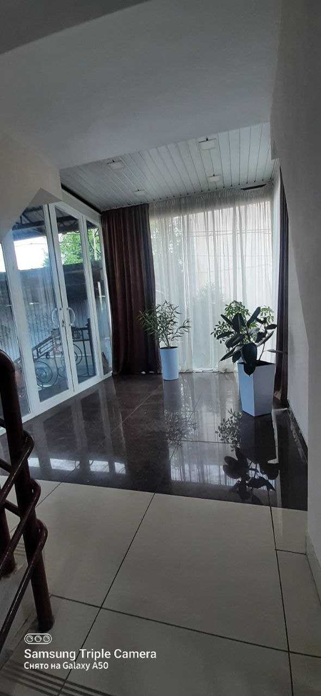 Продаётся кафе Бухоро в центре Кибрая