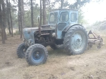 Traktor T-40 sotiladi