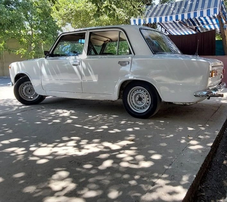 Vaz 2101 rangi oq jiguli 1979yil motor 03 mator
