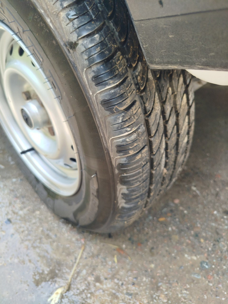 Moshina. Sotiladi gaz