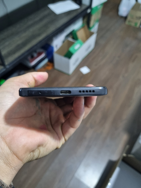 Redmi 11  ochilmagan yangi bir qoʻl karopka bor ideal tel barter bot