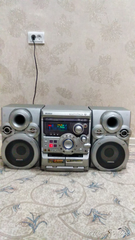 Продается муз центр Samsung 2100w