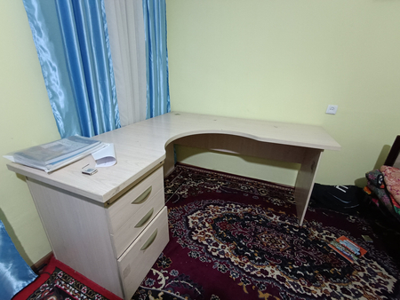 Офисной стол сотилади