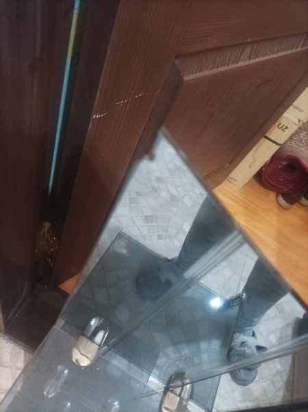 Продаётся зеркало с полочками