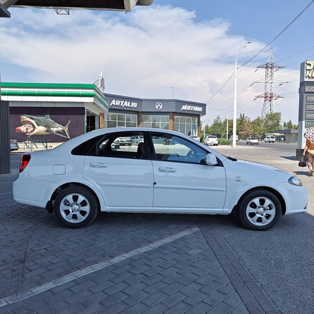 Chevrolet Gentra, 2016, МКПП, в новом состоянии