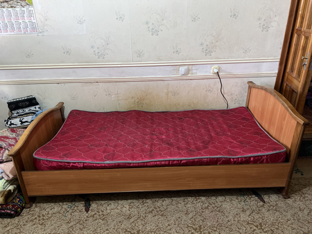 Кровать деревянная