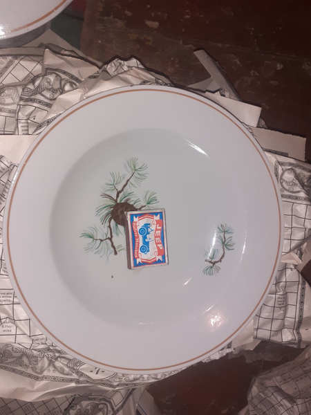 Продаёться столовый фарфоровый сервиз \\\