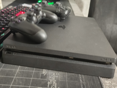 Playstation 4 slim