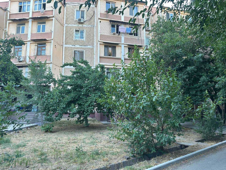 Kуйлюк 5.. Бекат 9. 5 qavatli domda 1qavatida 5xonali honadon sotaman,