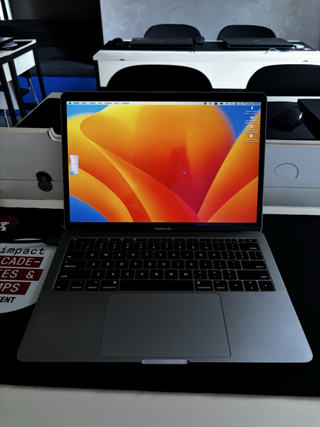 Продам macbook pro 13 2017