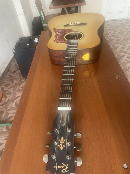 Gitara akustika model Ramis RA-510 BOW