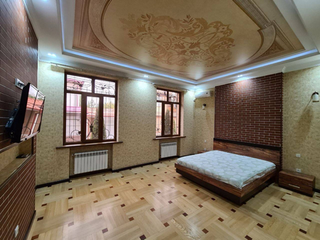 Эко базар массив Ялангач  Дом 660 кв,м