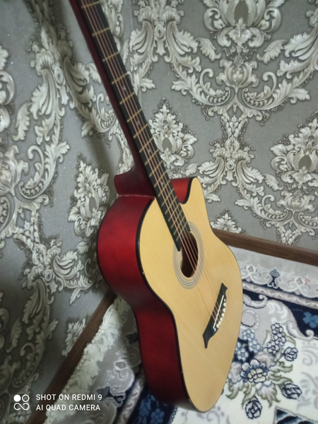 gitara akustikaa