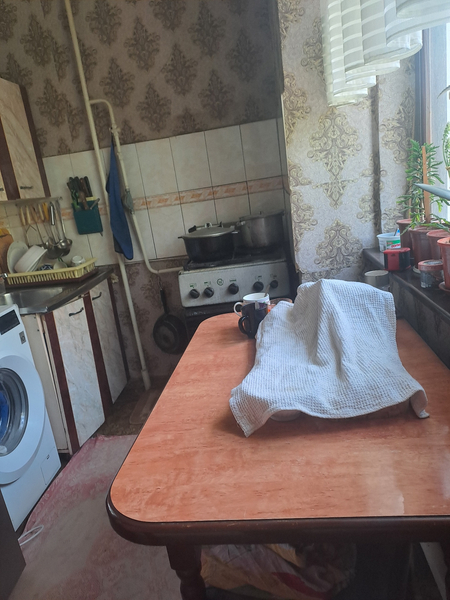 Kvartira 1 xonali  sotiladi 5 etajli dom 3 qavatida