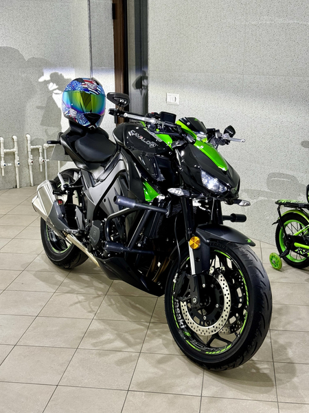 Спортивный мотоцикл Kawasaki Z1000